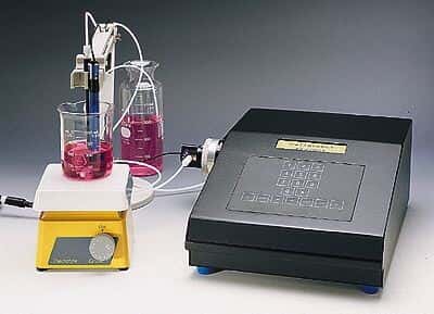 Programmable pH autotitrator, 220 VAC from Cole-Parmer