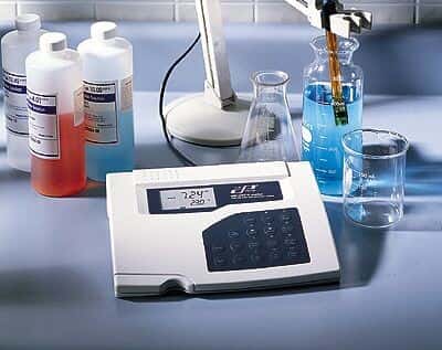 Cole-Parmer deluxe pH/mV/temperature/RS-232 benchtop pH meter, 220 VAC ...